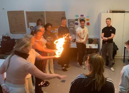 Eirik setter fyr på elevene - Tangen videregående skole