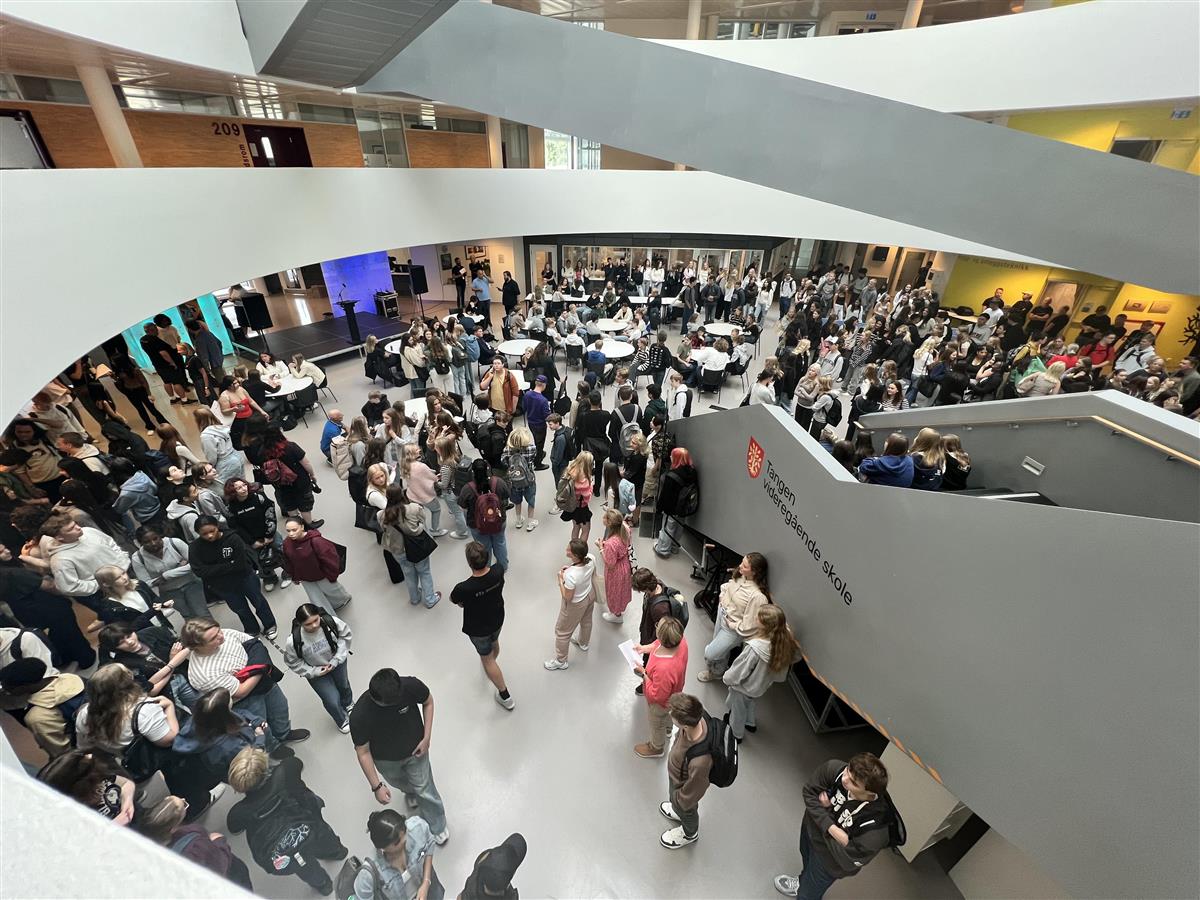 Vi inviterer til informasjonsmøte for foresatte til elever i vg1 ...